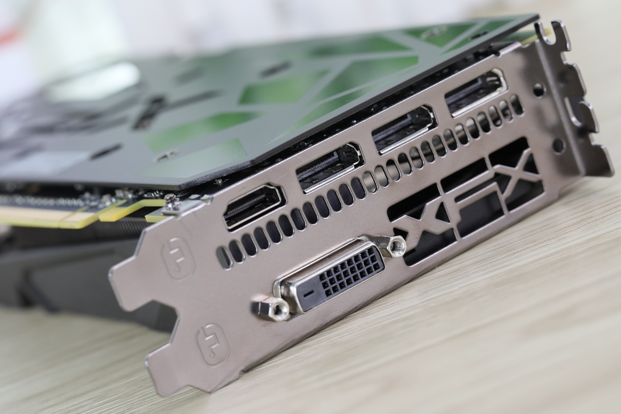 买新何必买旧！XFX讯景 RX590GME傲狼版细评__财经头条