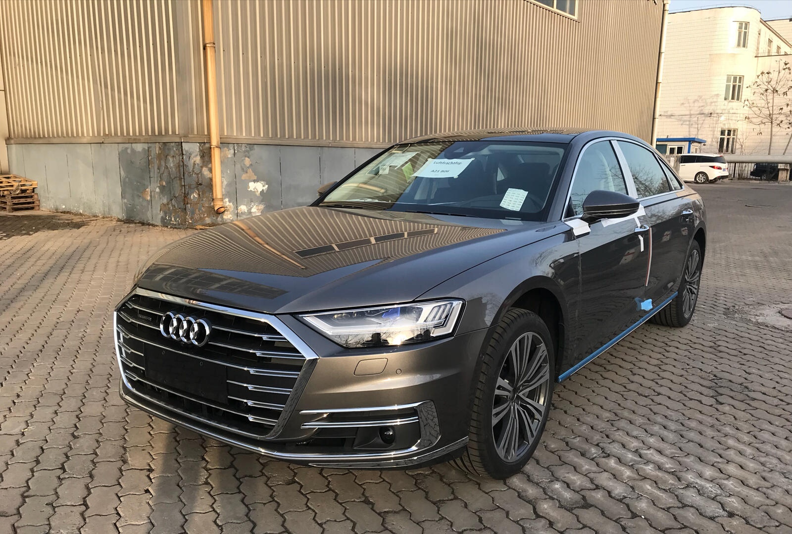 新款进口奥迪A8：3.0T动力+四驱，造型比S级帅气，猛降15万霸气-新浪汽车