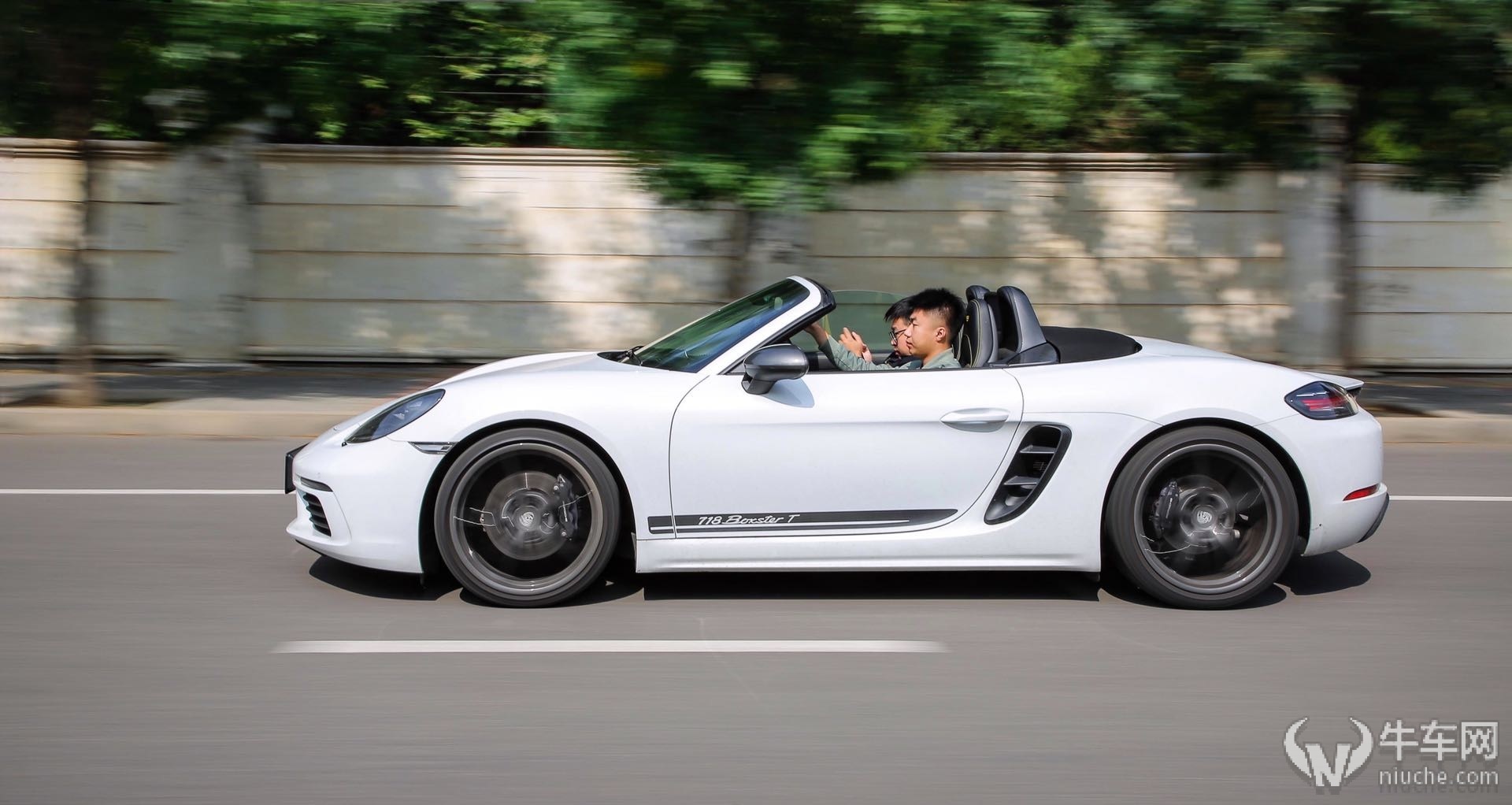 这是一辆容易“自来熟”的车 试驾：保时捷718 Boxster T-新浪汽车