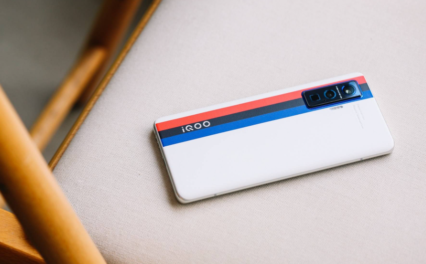 iQOO 5 Pro称得上是艺术品，将赛车元素融入的毫无违和感__财经头条