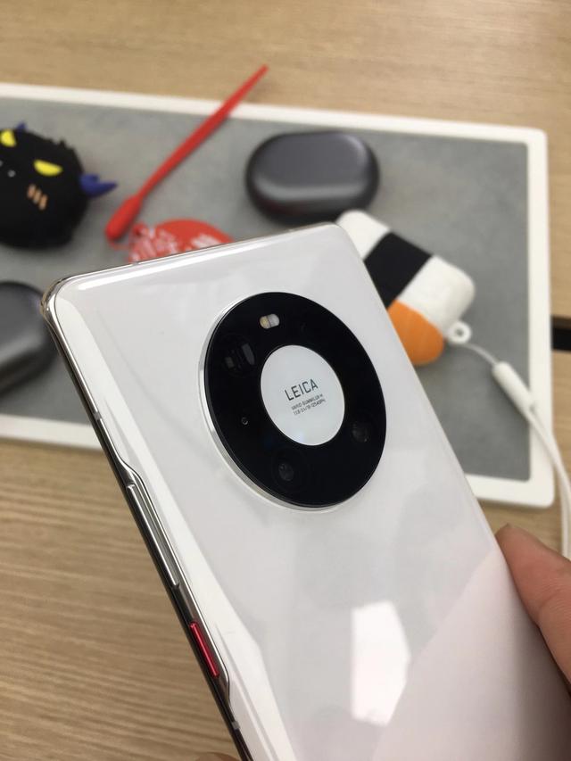 华为Mate40赢了！预定用户大排长龙，线下门店人满为患__财经头条