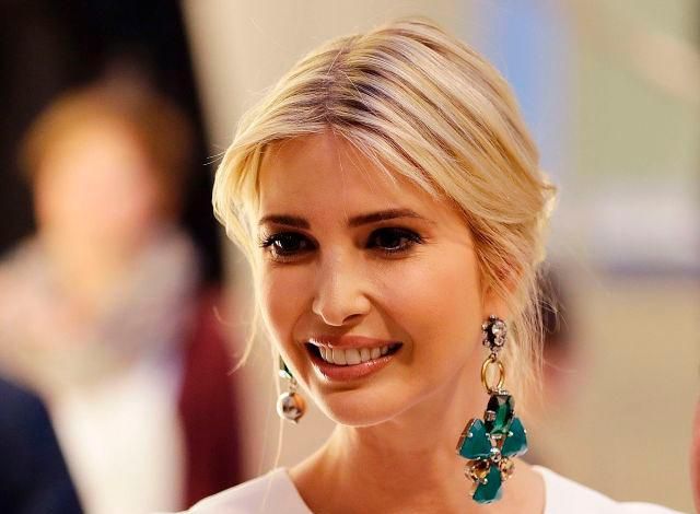 伊万卡一天内数次换装做演讲,网友：生女当如伊万卡|伊万卡|演讲|父亲_新浪新闻