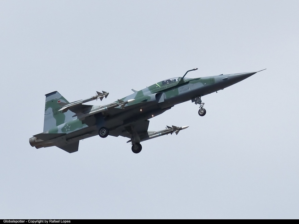 美制古董战机台东坠海，F5和歼7究竟哪个厉害？为何还不退役？