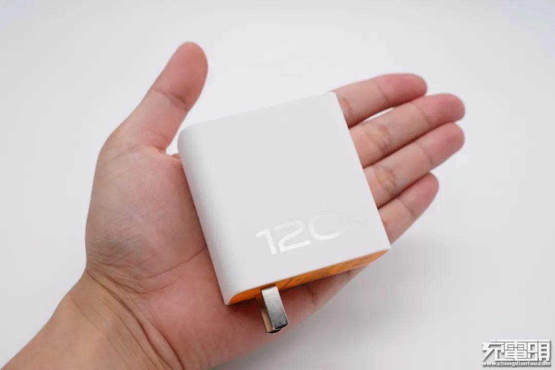 15分钟充满手机，iQOO 120W闪充充电器深度拆解__财经头条
