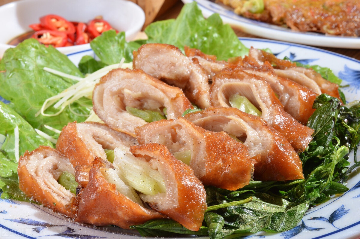 洗猪大肠，光用“面粉”是外行，牢记这3样，大肠洁白，还无异味