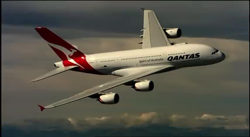 澳航QF32飞机发动机空中爆炸事件_新浪新闻