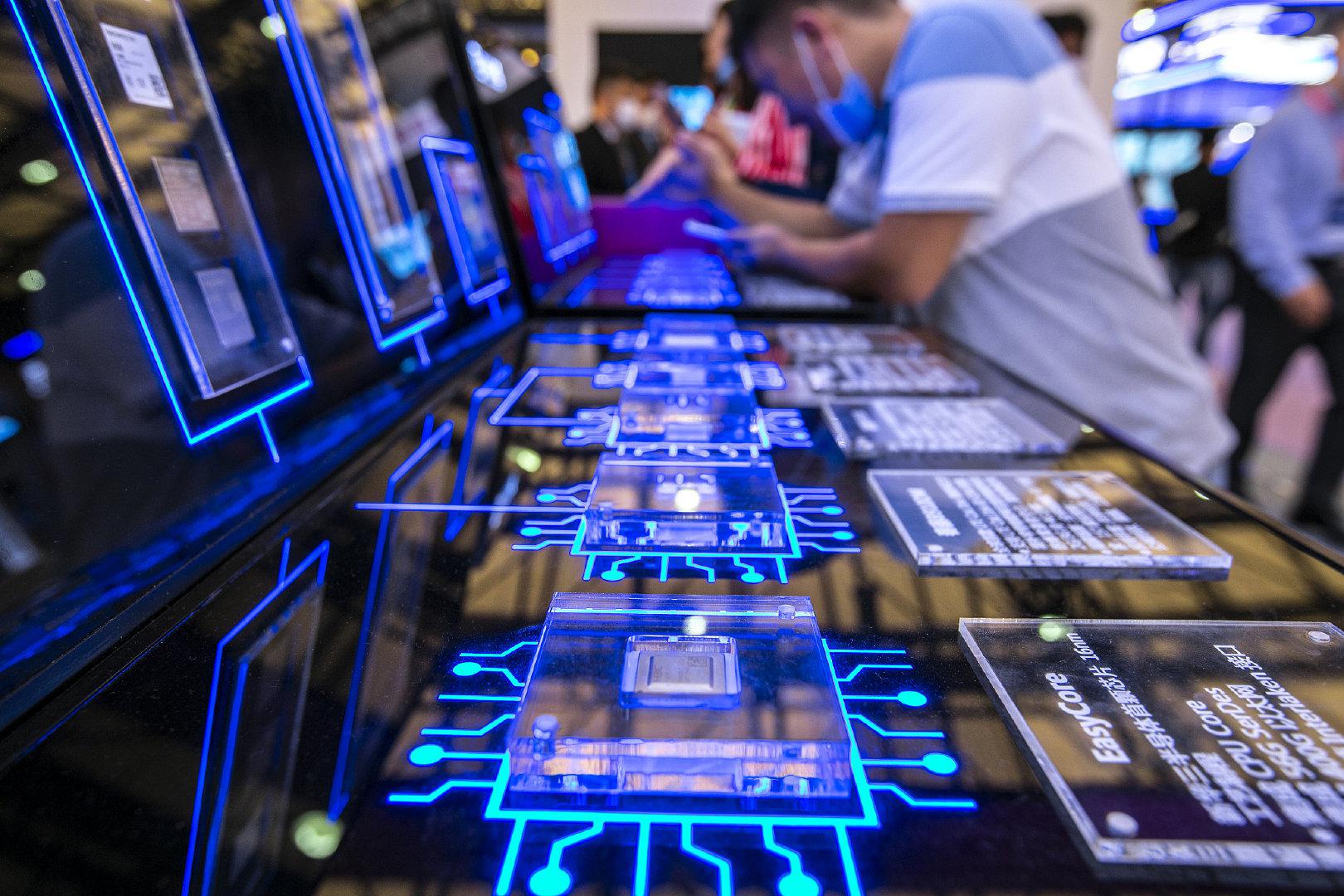 芯片自给率想从30%跃升70%，中国要做什么？|自给率|芯片|材料_新浪新闻