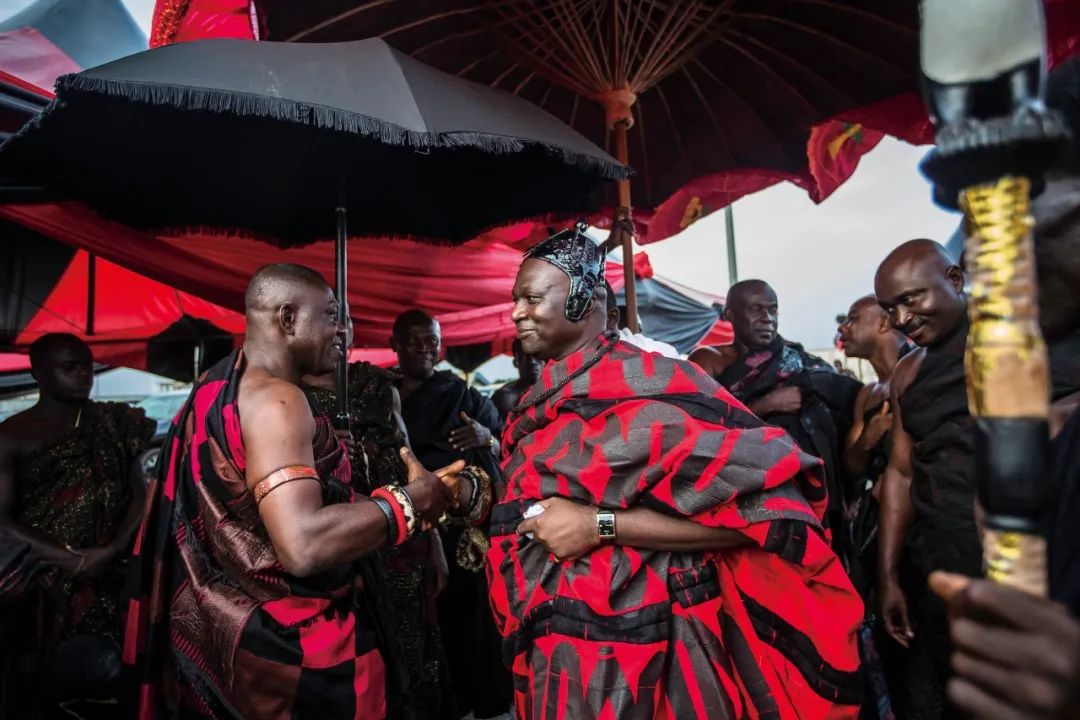 “轰趴葬礼”如何让人倾家荡产|死者|加纳|葬礼_新浪新闻