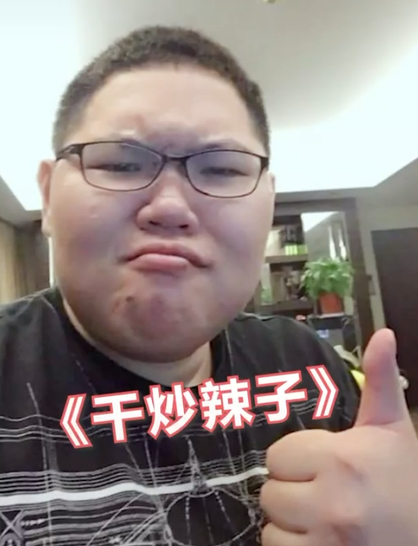 PDD简单点评的餐厅爆火？网友调侃PDD，还有做美食博主的天赋！