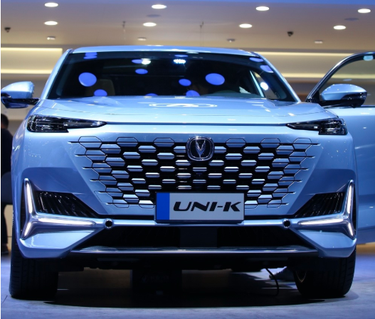 2.0T+8AT，长安UNI-K强势来袭，配四显示屏-新浪汽车