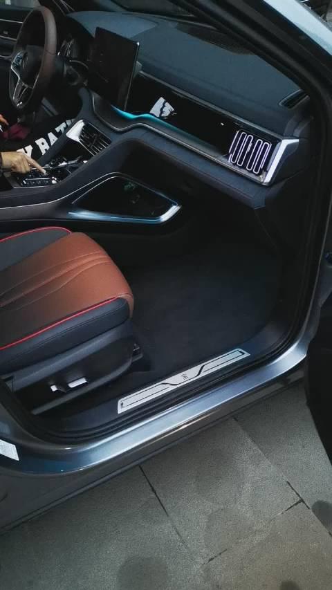 比亚迪 宋plus内饰挺会玩儿的还_新浪新闻