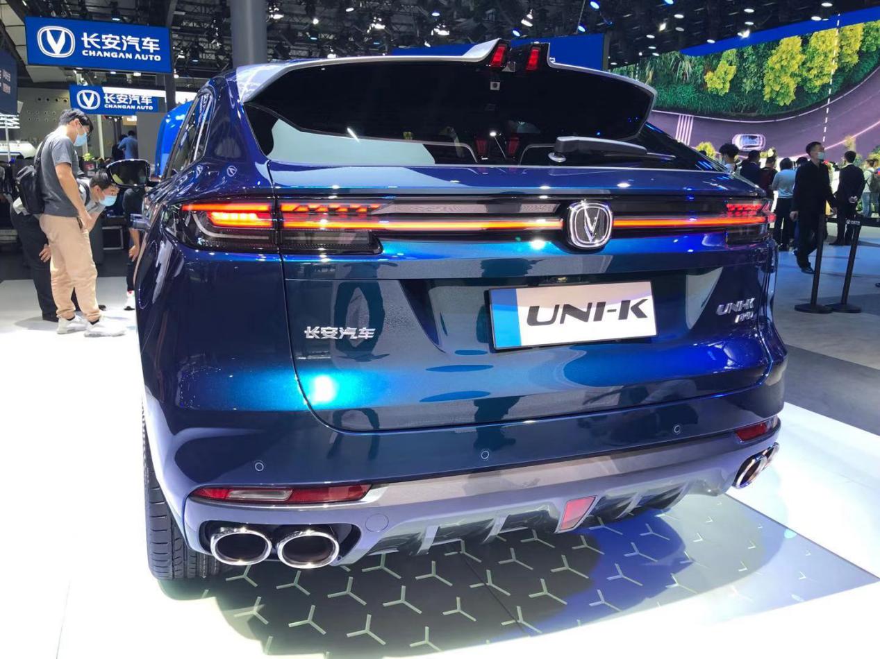 2.0T+8AT，长安UNI-K强势来袭，配四显示屏-新浪汽车