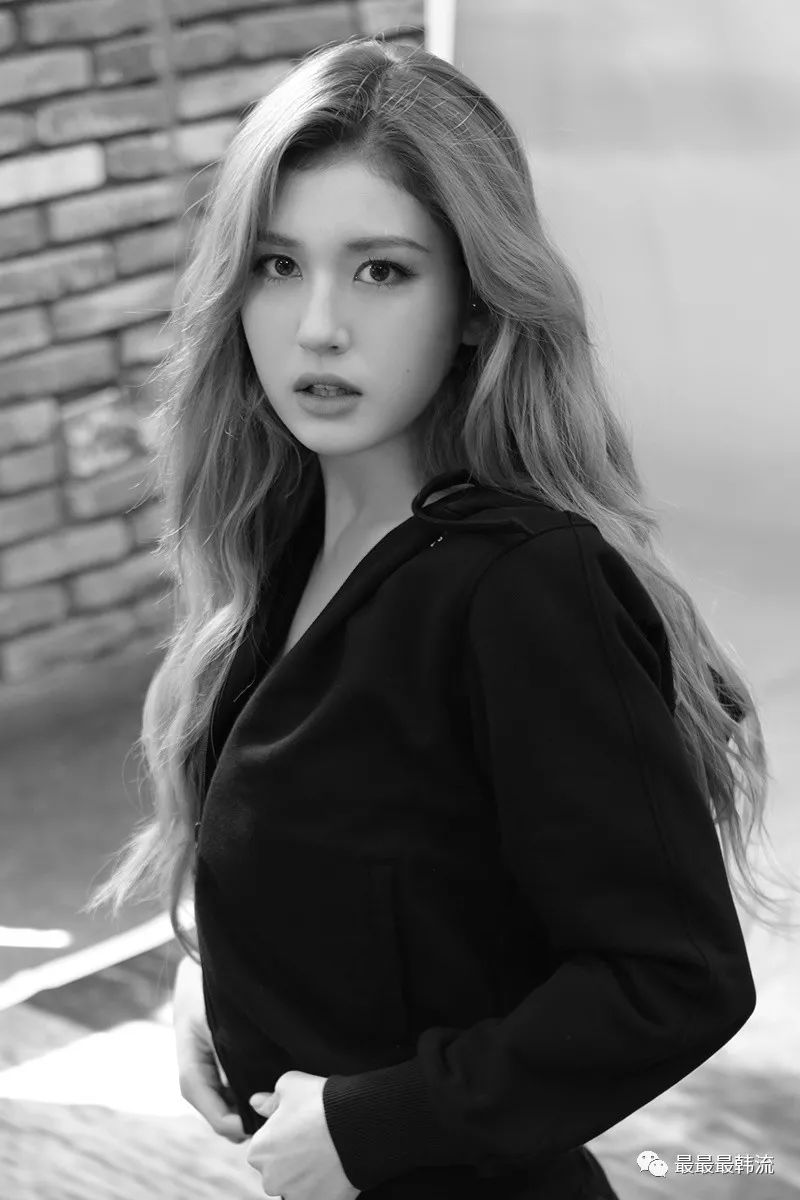 她也要开始搞事业了！|Somi_新浪新闻