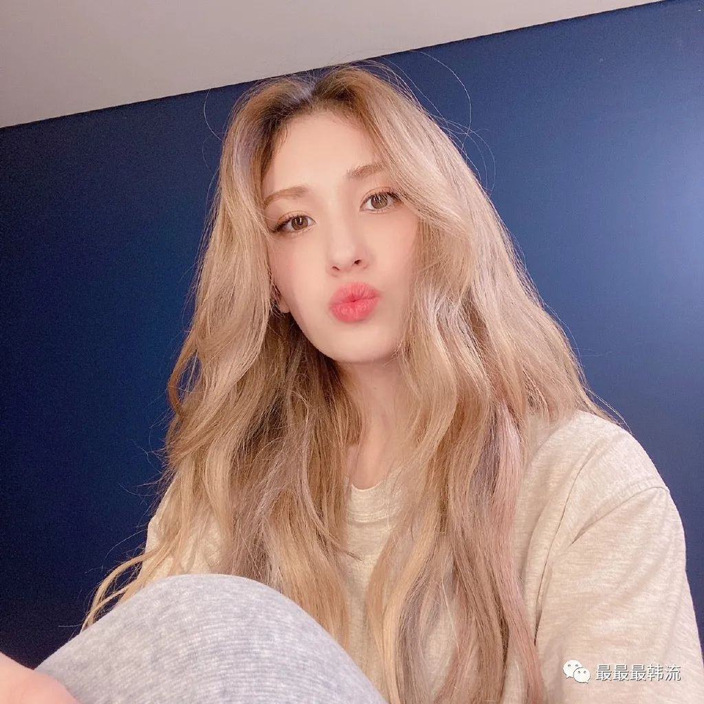 她也要开始搞事业了！|Somi_新浪新闻