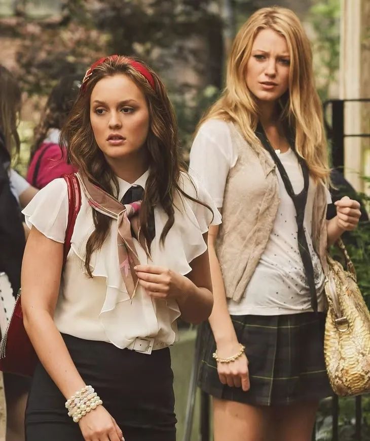 《绯闻女孩》的路透再糊 也挡不住我发现大牌配饰的眼睛|穿搭|时尚|潮流_新浪时尚_新浪网