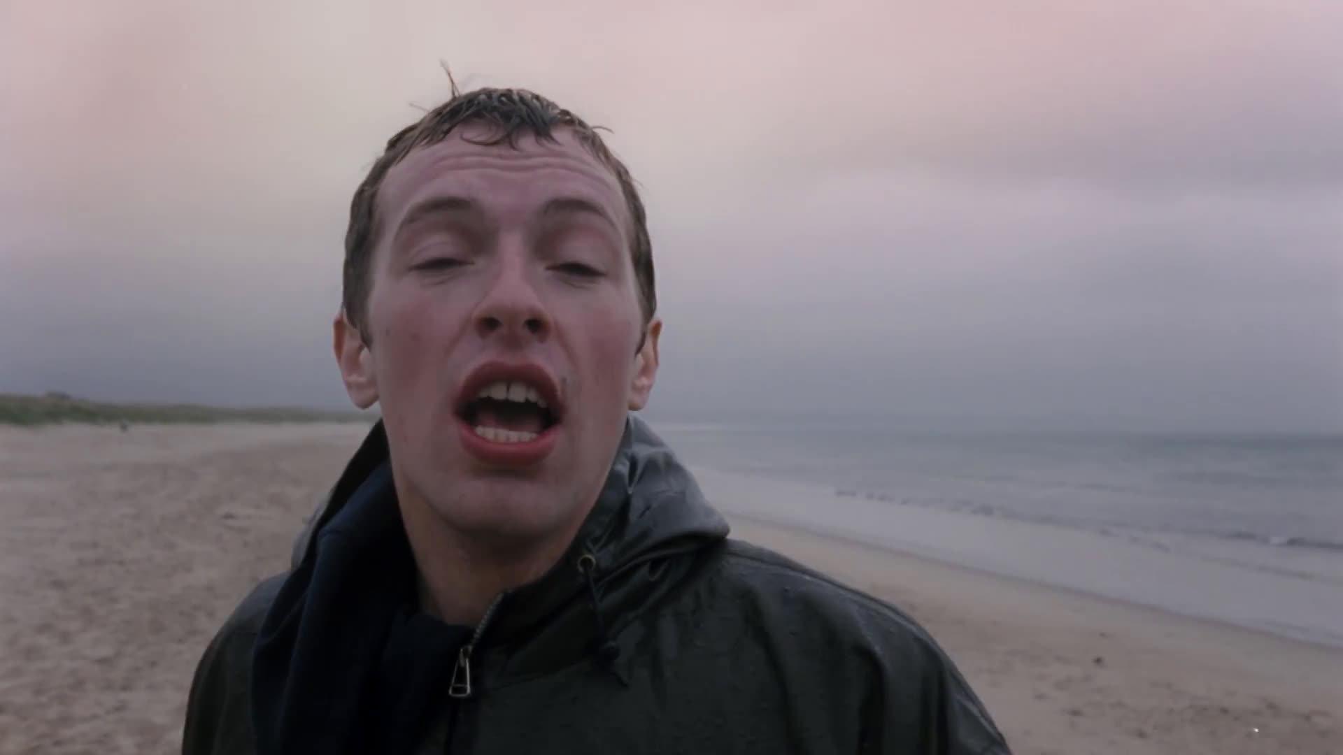 估计很多人对Coldplay的《Yellow 》的MV印象不深了吧…………_新浪新闻