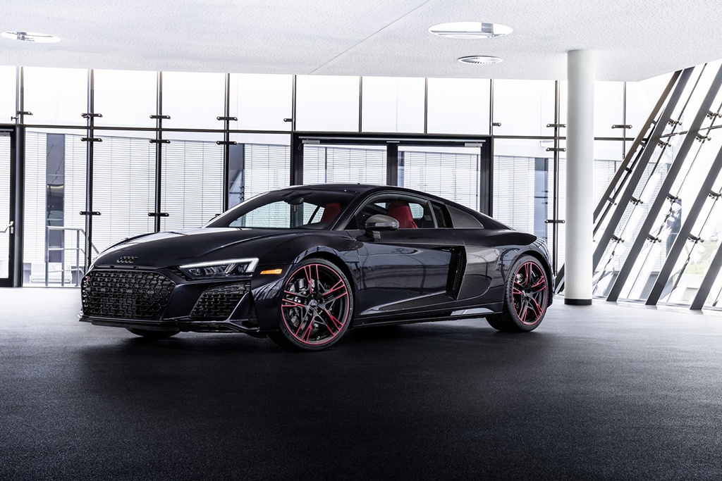 奥迪R8全新限定版车型官图，“黑武士”上身示范
