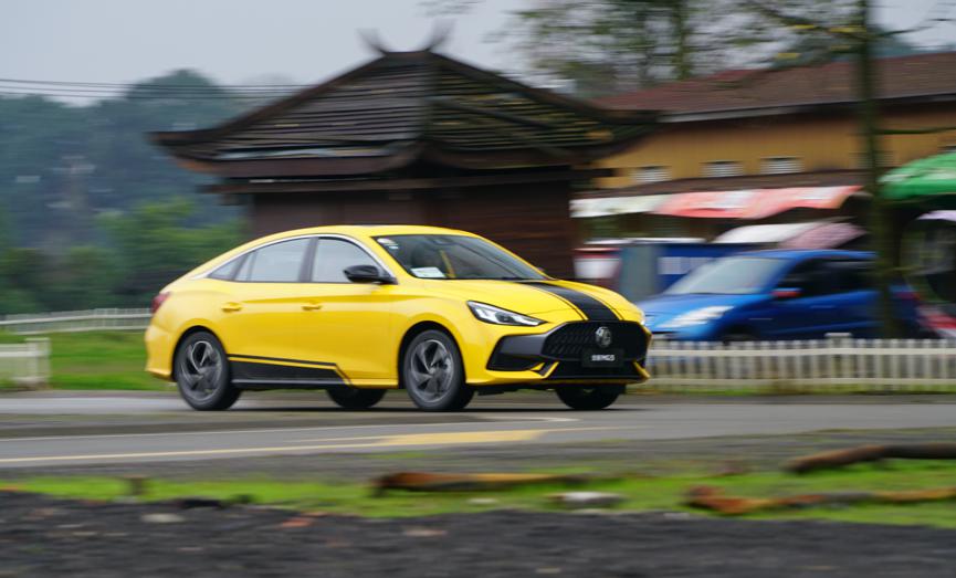 八万级运动轿跑无对手，全新名爵MG5真是各项全能？-新浪汽车