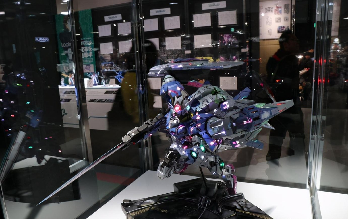 透明外甲喷涂？炫酷灯效00R高达模型改