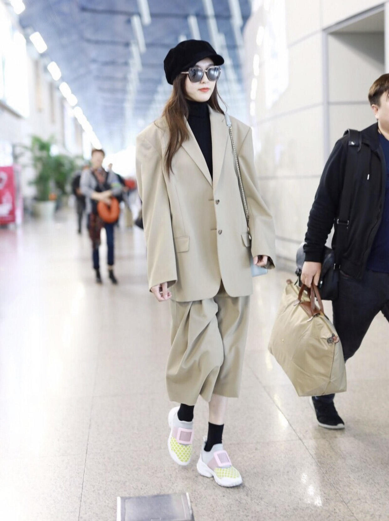 唐嫣真的太会穿，一身驼色套装端庄优雅，高级精致超有格调_鱼司辰YuSiChen_新浪博客