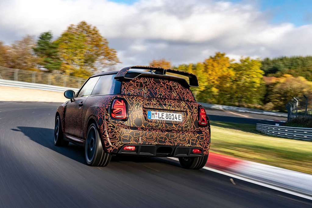 细节仍在保密中，MINI JCW纯电版官方谍照发布-新浪汽车