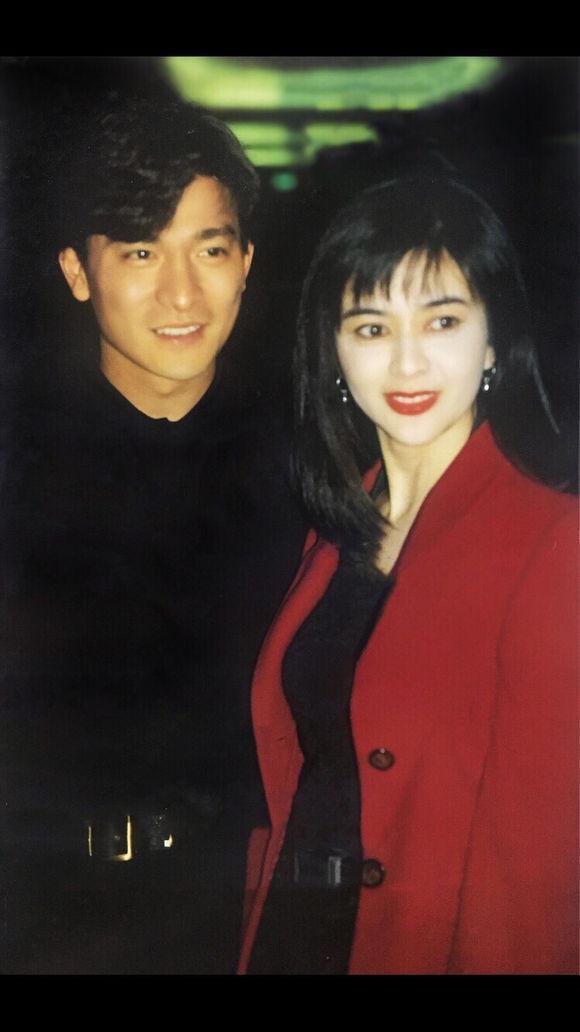 关之琳年轻时有多美？双眼皮透着精致，她琥珀色的眼睛能把魂吸走|大美人|关之琳|琥珀色_新浪新闻