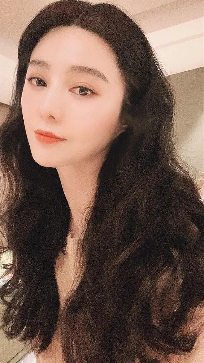 范冰冰久违更新近照！俯拍抗住死亡镜头无双下巴，盛世美颜太惊人