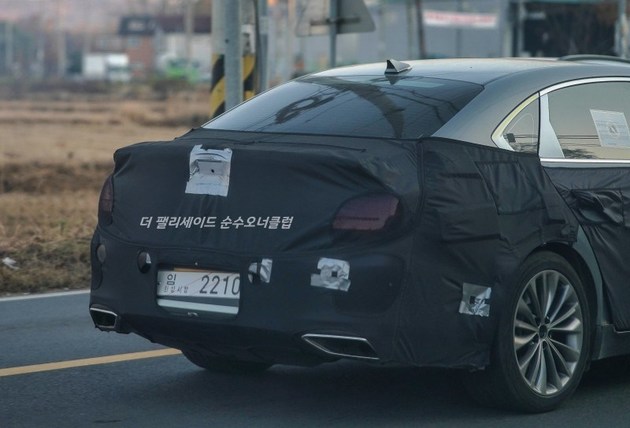 起亚新款K9谍照曝光 提供V6/V8发动机可供选择-新浪汽车
