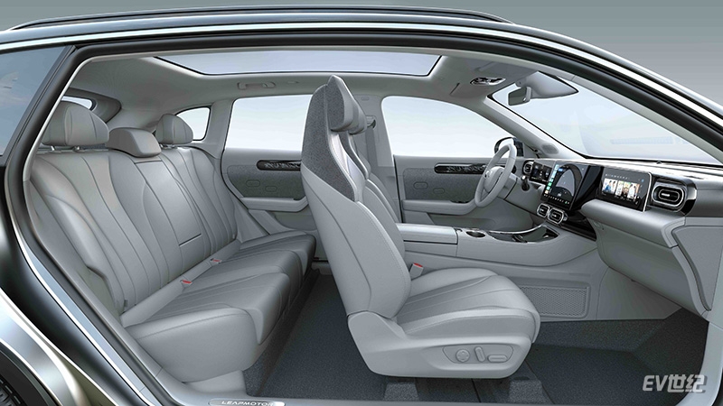 三联屏+600km续航，零跑C11将于12月28日正式开启预售-新浪汽车