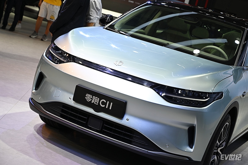 三联屏+600km续航，零跑C11将于12月28日正式开启预售-新浪汽车