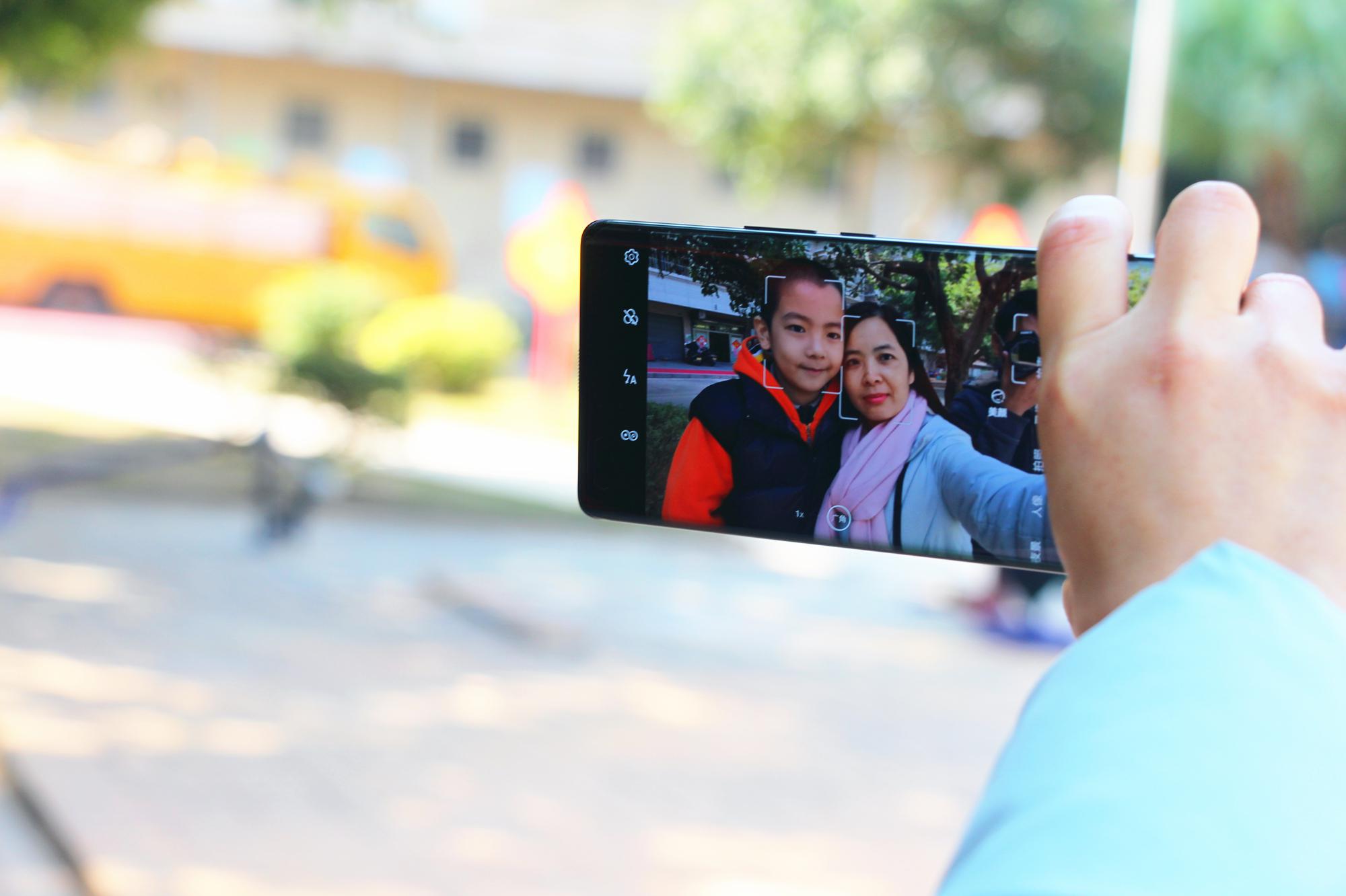 华为nova8 Pro体验：前置Vlog视频双镜头堪称“自拍神器”__财经头条