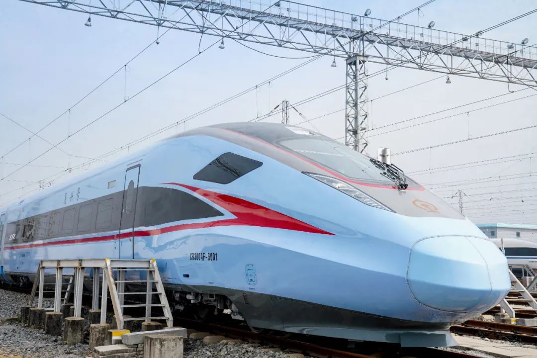 来了来了！广西喜提首趟CR300AF型高颜值复兴号动车！|南宁|广西|动车_新浪新闻
