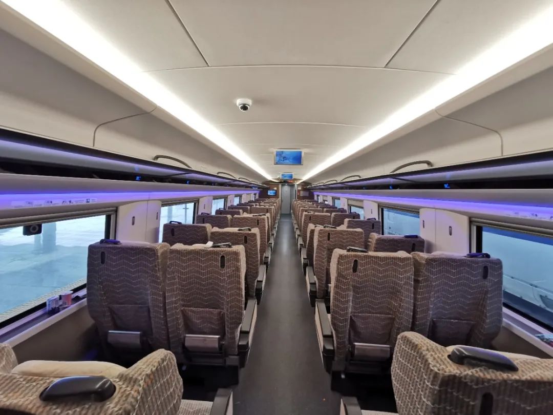 来了来了！广西喜提首趟CR300AF型高颜值复兴号动车！|南宁|广西|动车_新浪新闻