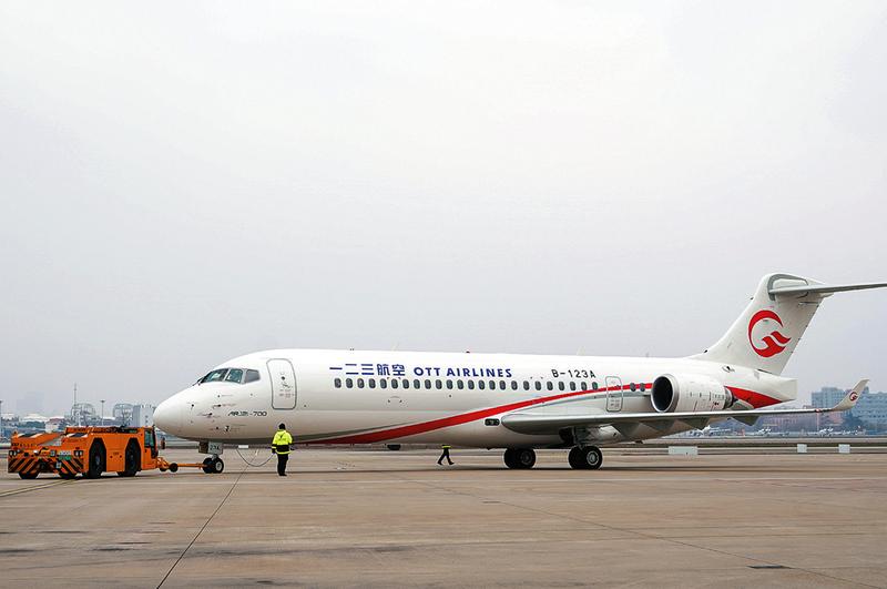 “一二三”首航！ 国产ARJ21飞机实现七大用户“展翼齐飞”|上海|ARJ21飞机|东航_新浪新闻