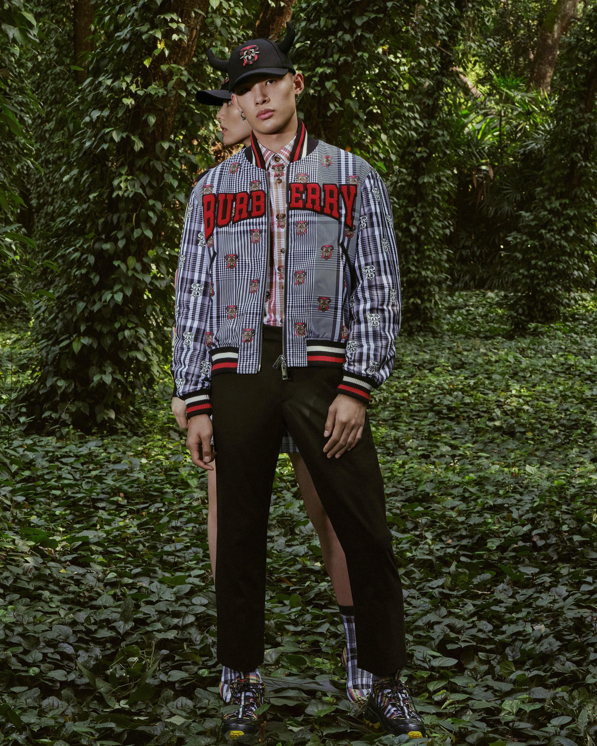 Burberry 发布2021中国新禧贺岁广告大片…………|Burberry_新浪新闻