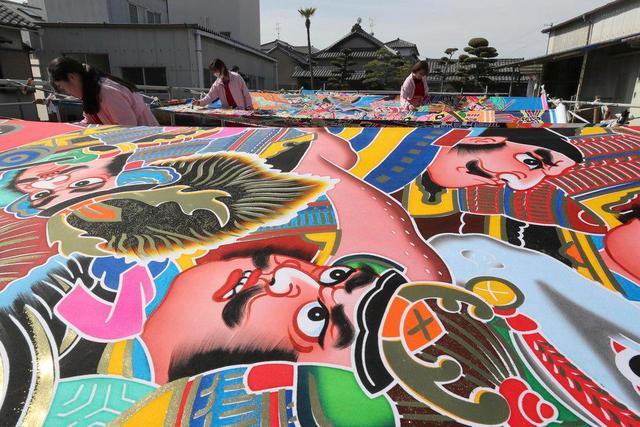 日本工人绘制武士旗 庆祝男孩节到来|武士|男孩|工人_新浪新闻