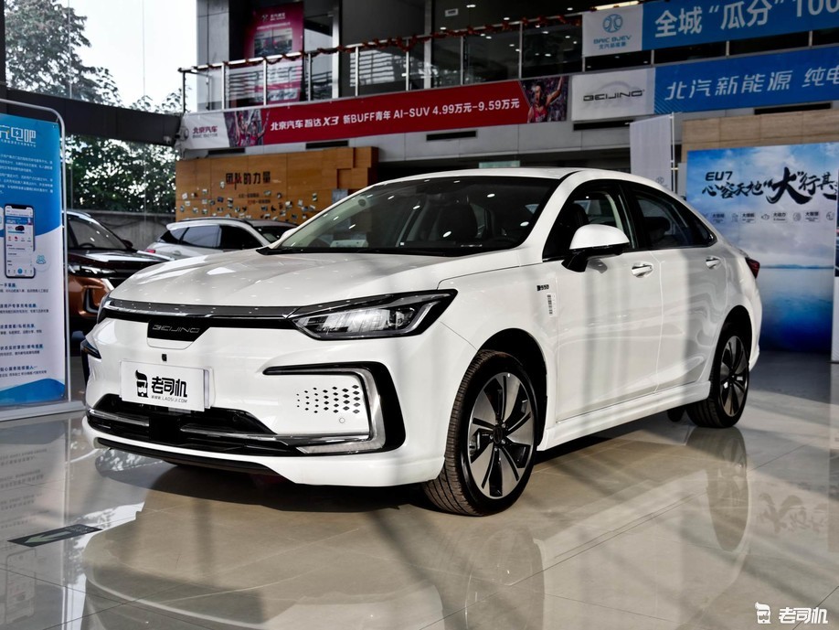 进军中型电动车市场 小哥带你看BEIJING EU7