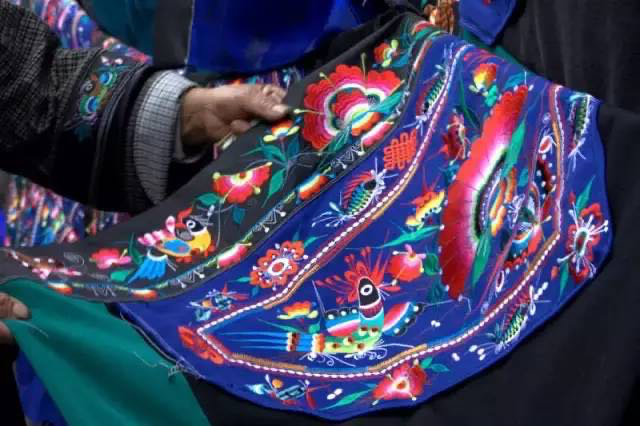 苗绣技艺有多难？重庆彭水苗族千年独创，国外想模仿都不行！