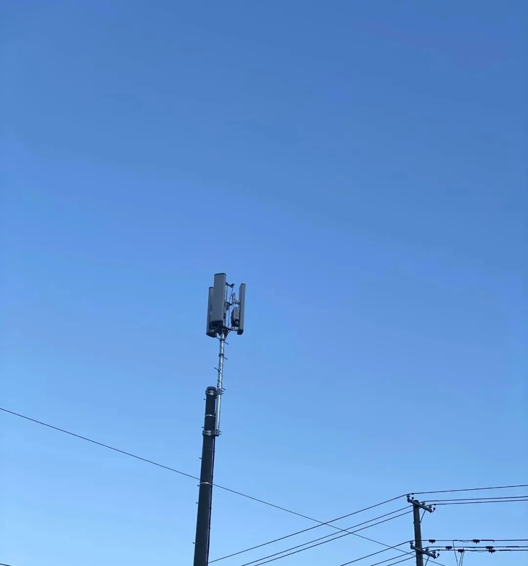 现场实拍！首个Open RAN 5G基站长啥样？__财经头条