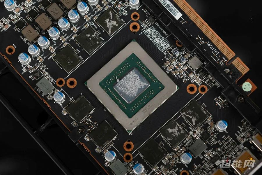 XFX讯景Radeon RX 5700/5700XT雪狼版显卡评测：超强散热规模，低温稳定__财经头条