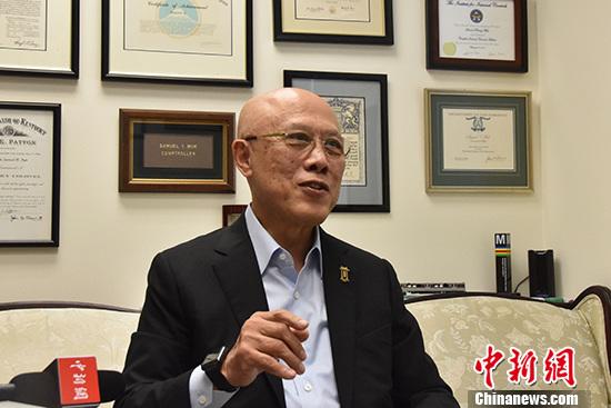 华裔前政府高官：疫情将歧视“搬到台面”_手机新浪网