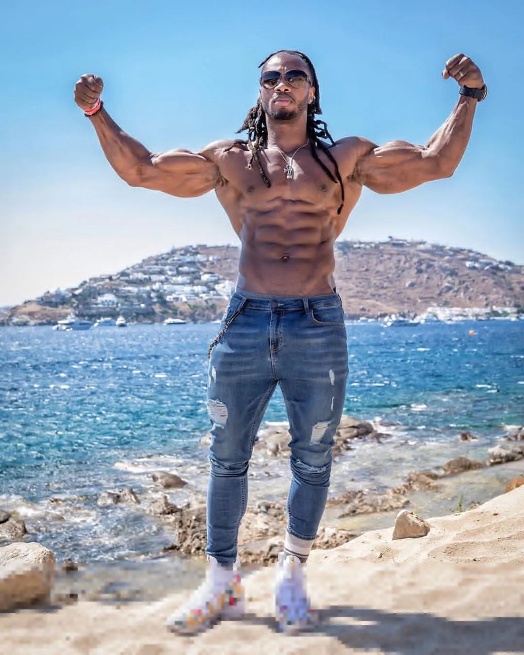 人类体形顶端的男人——大diao哥，教你居家虐肉，你能跟得上他的节奏吗？|健身|胸肌_新浪新闻