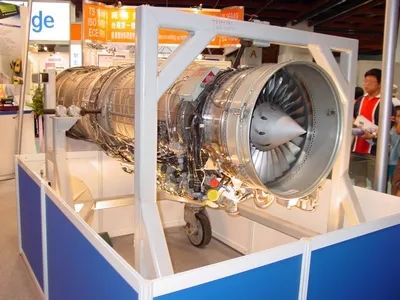 台湾XAT-5“勇鹰”首飞成功，是“经国”号战斗机的改进版吗？|战斗机|IDF_新浪新闻