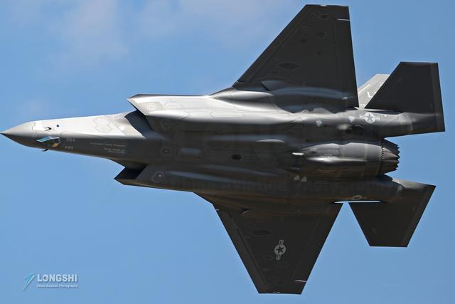 F35战斗机批量建造，联合攻击机难掩固有缺陷，歼20威龙实力更强|F-35|歼-20_新浪新闻