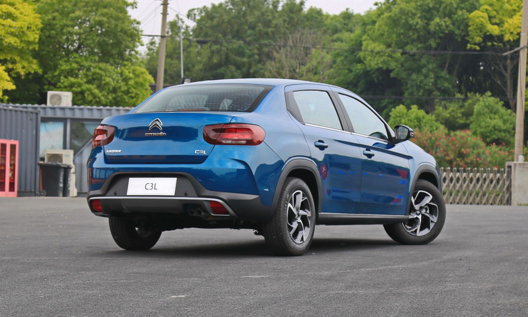 8.49万买合资三厢“SUV”？油耗仅4.8L？这新车性价比不错-新浪汽车