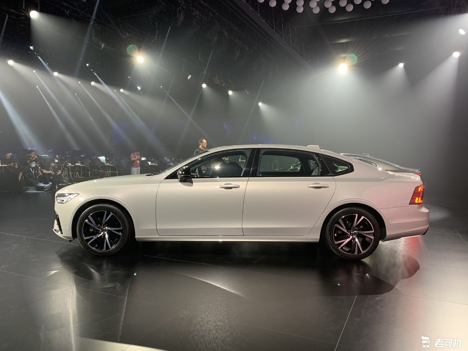 将简约设计进行到底 新款沃尔沃S90售40.69万起-新浪汽车