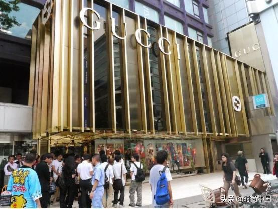 时尚中国丨SPUR × GUCCI × 荒木飞吕彦，带你走进JOJO的奇妙冒险世界|指针|吕彦|二次元_新浪新闻