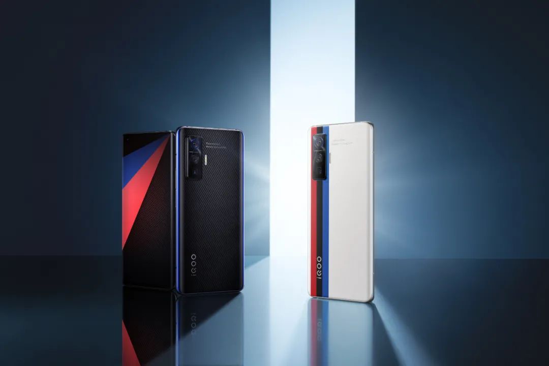 联名BMW M赛车 iQOO的“速度与激情”_手机新浪网