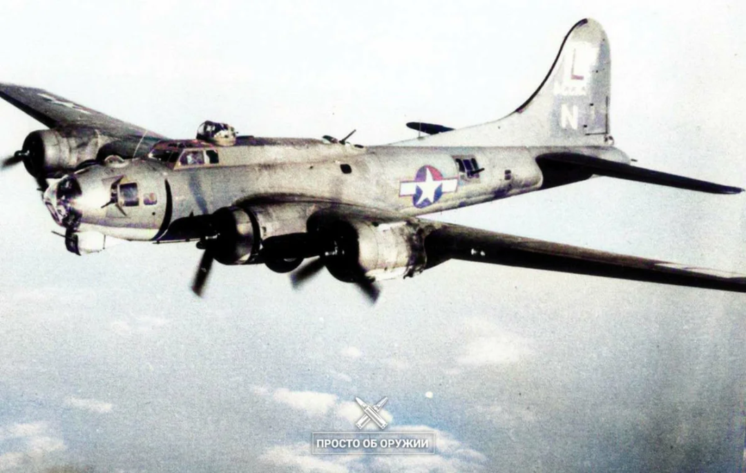 B-17轰炸机究竟有多扛揍？发动机打爆，翅膀打烂，还能安全返航|轰炸机_新浪新闻