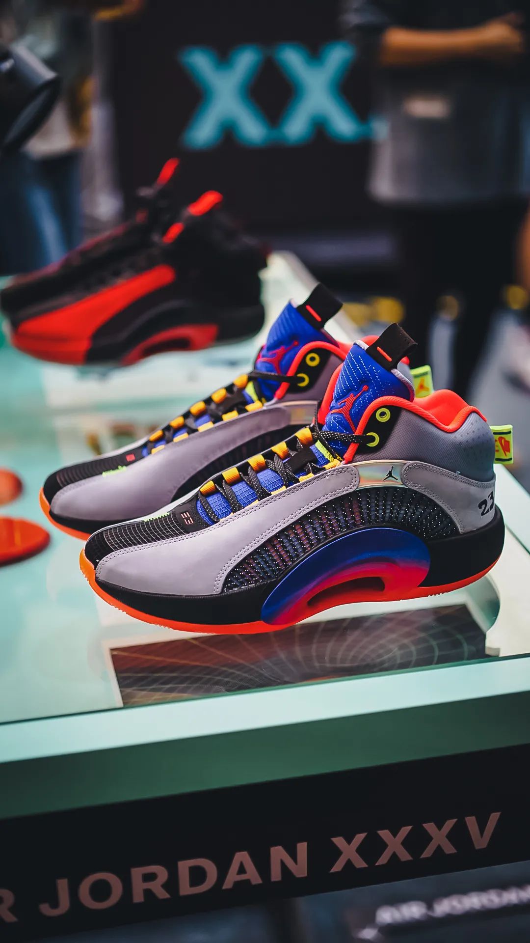 35载的传承也是35载的坚持！Air Jordan XXXV全面升级！实战脚感再次爆表！|Air Jordan_新浪新闻